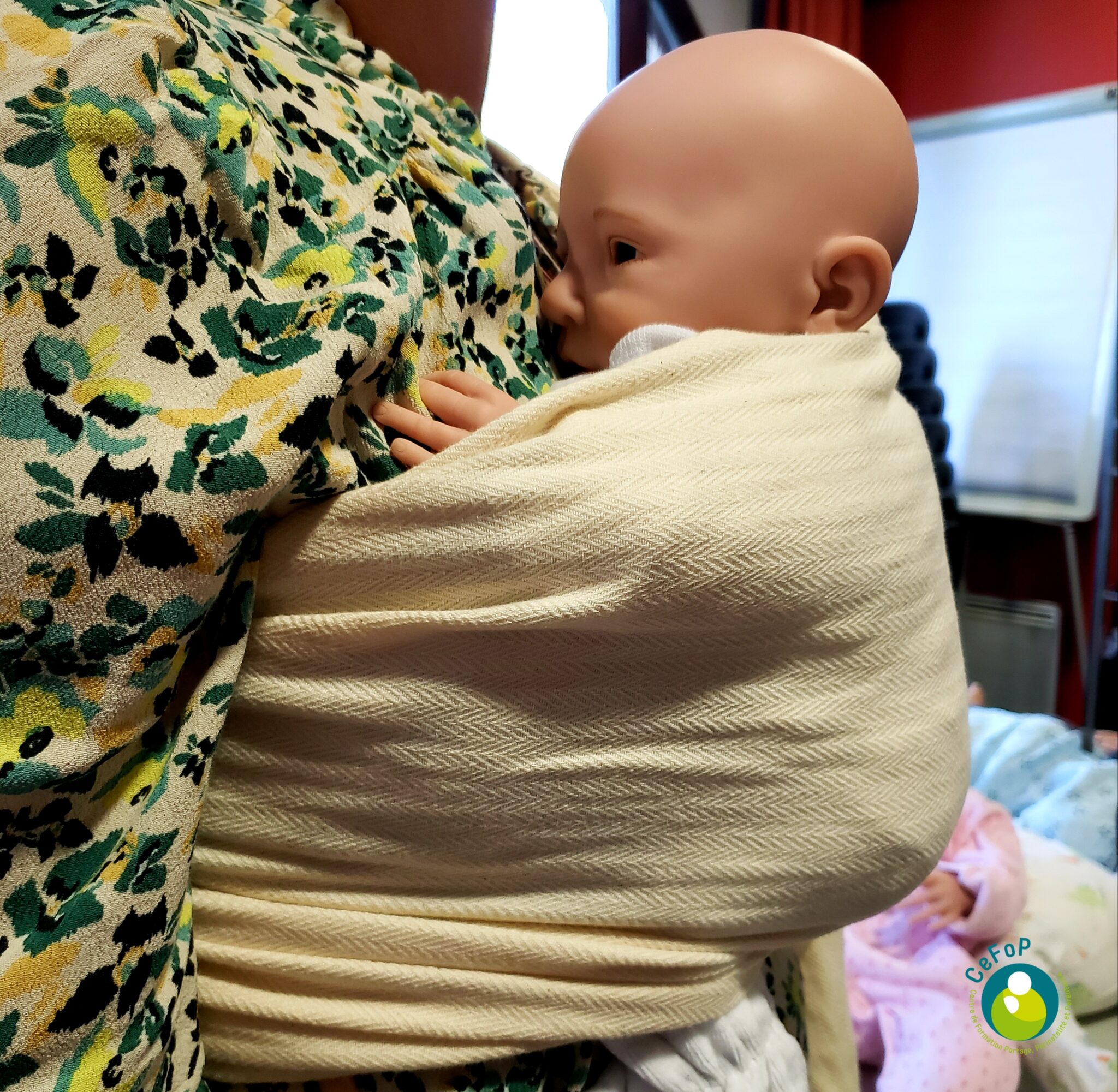 Formation au portage des bébés pour les sage-femmes
