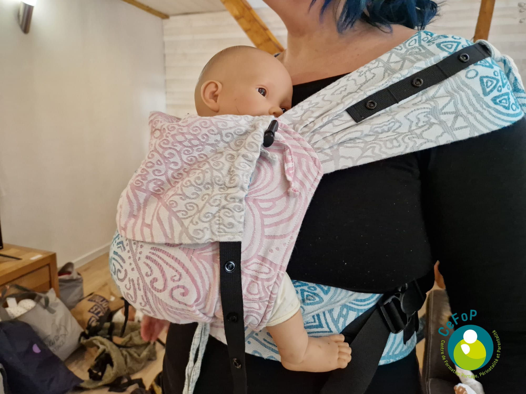 Formation au portage des bébés en crèche près de Nice